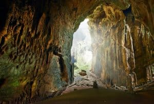 Caves vs Caverns: What’s the difference? – startcaving.com