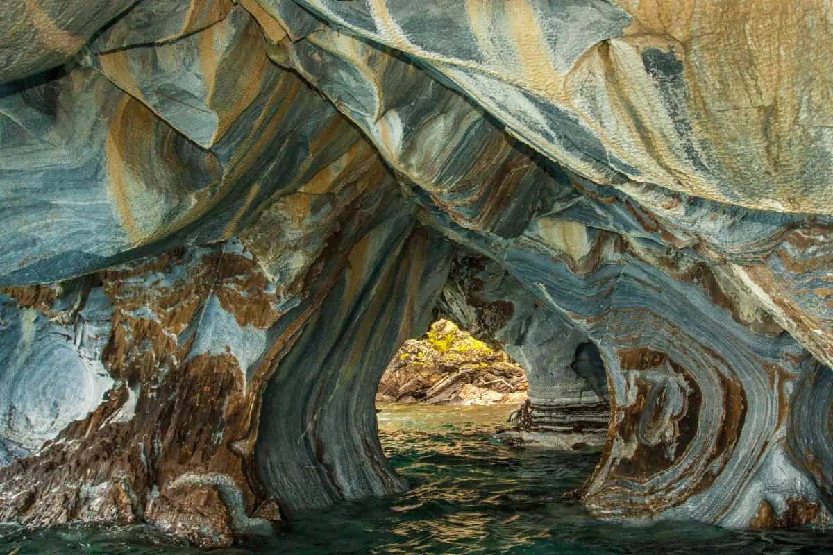 Caves vs Caverns: What’s the difference? – startcaving.com